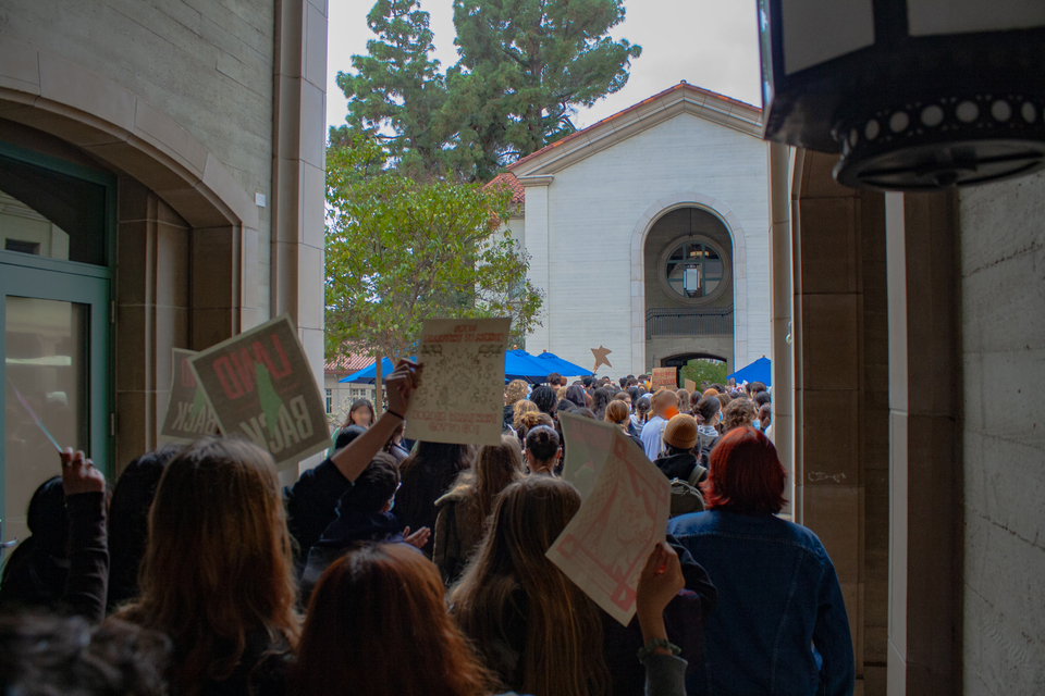 Hundreds of 7C students call for end to Gaza siege, demand Pomona ...
